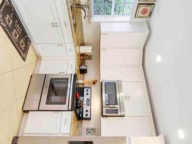 4 Br, 2 bath, Single Family 19185 SE Homewood Avenue