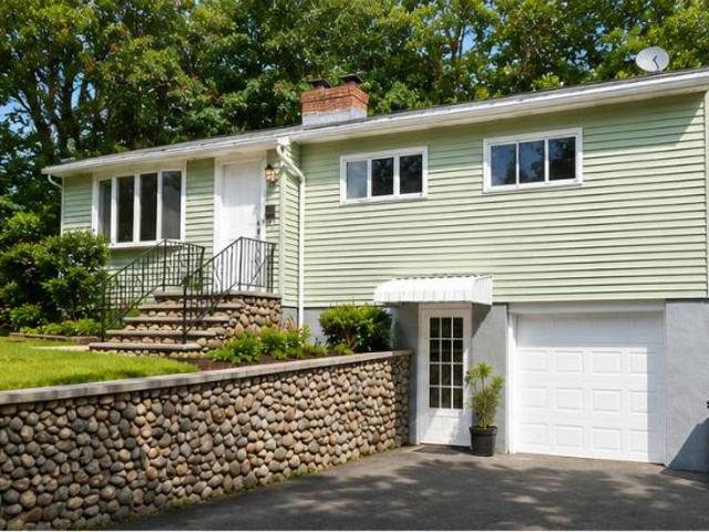 4 Br, 2 bath, Single Family 191 Kenrick St