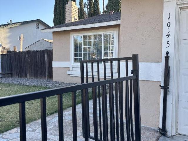 4 Br, 2 bath, Single Family 1945 Lincoln Blvd