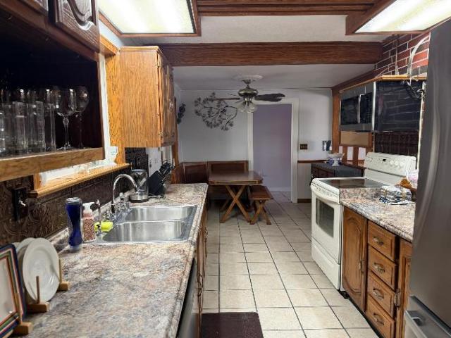 4 Br, 2 bath, Single Family 19506 106th Ave SE