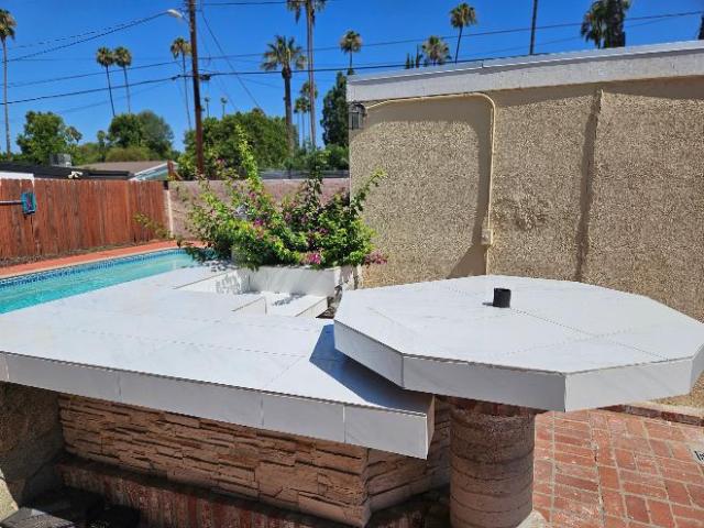 4 Br, 2 bath, Single Family 19751 Victory Blvd