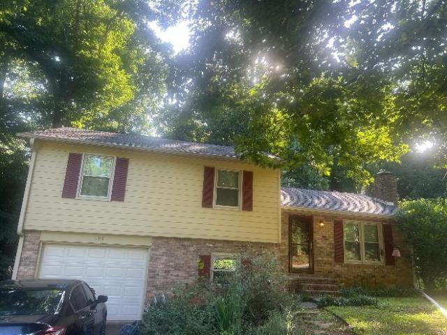 4 Br, 2 bath, Single Family 198 Fairfield Cir