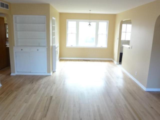 4 Br, 2 bath, Single Family 1009 W Mulberry St