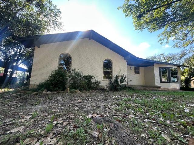 4 Br, 2 bath, Single Family 101 Hillcrest
