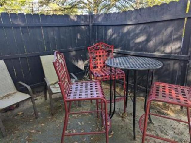 4 Br, 2 bath, Single Family 101 South Pickens St