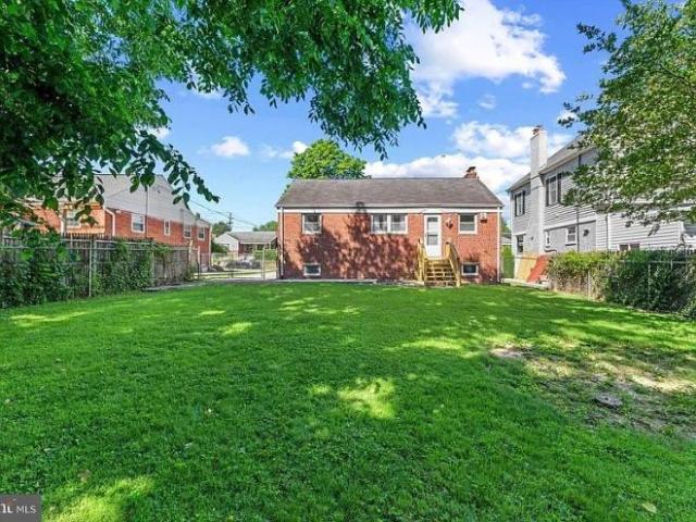 4 Br, 2 bath, Single Family 10205 Douglas Ave
