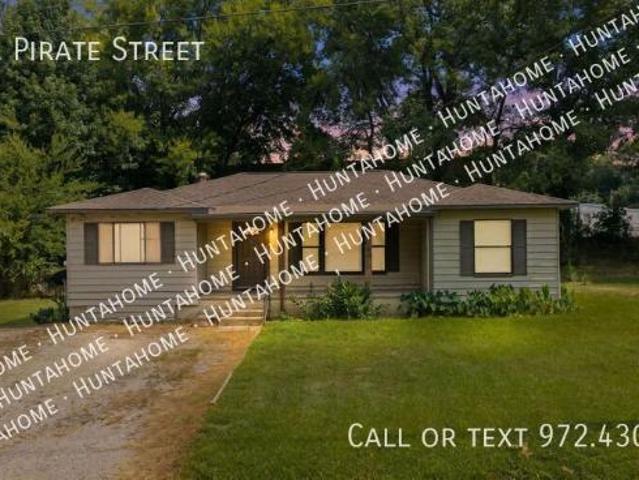 4 Br, 2 bath, Single Family 102 E Pirate Street
