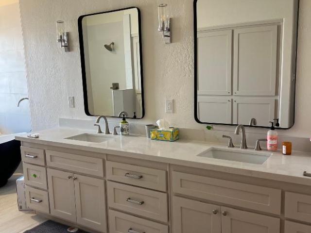 4 Br, 2 bath, Single Family 10379 South Sundown Drive
