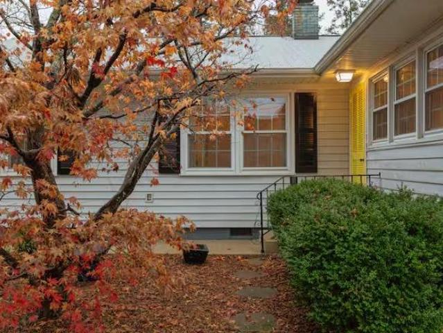 4 Br, 2 bath, Single Family 107 South Wyrick Street