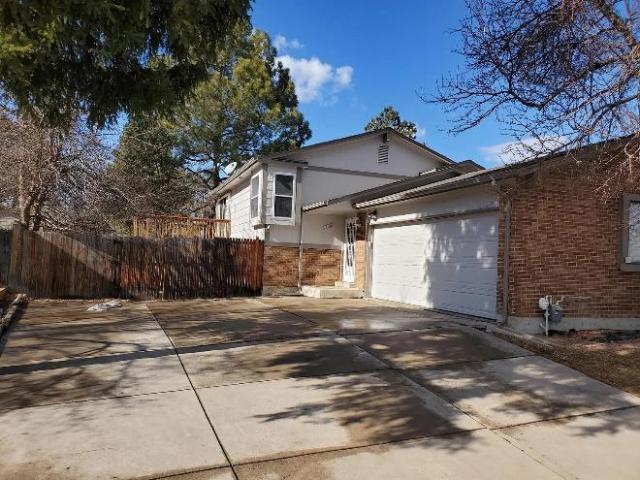 4 Br, 2 bath, Single Family 10463 Garland Way