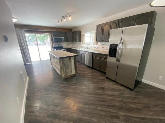 4 Br, 2 bath, Single Family 104 W 12th Ave