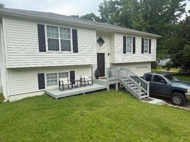 4 Br, 2 bath, Single Family 104 Emily Dr