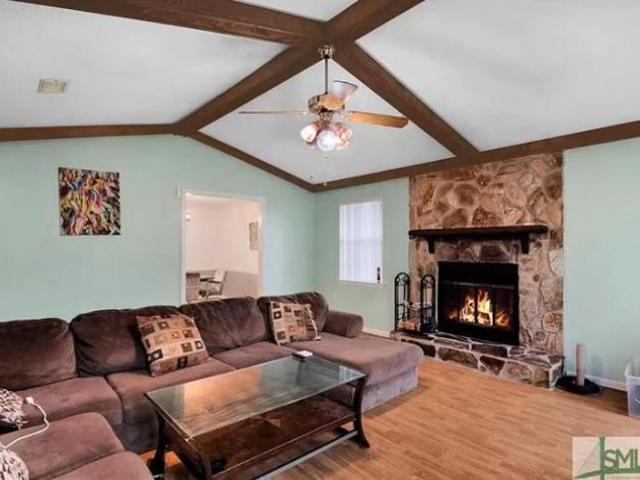 4 Br, 2 bath, Single Family 1050 Bacon Rd