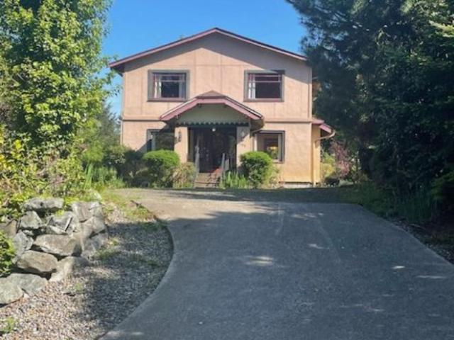 4 Br, 2 bath, Single Family 105 125th St E
