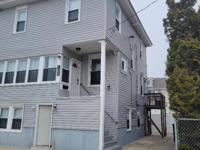 4 Br, 2 bath, Single Family 105 N Windsor Ave