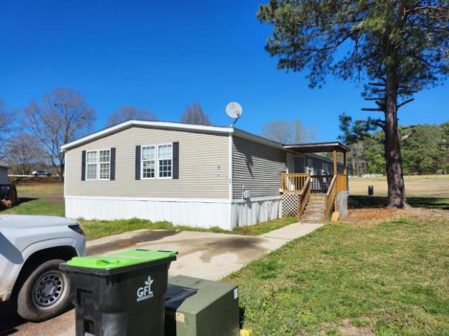 4 Br, 2 bath, Single Family 1101 Fallen Log Ct