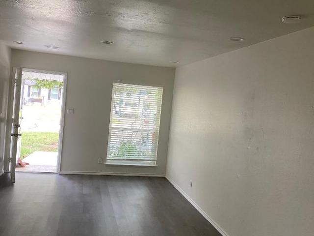 4 Br, 2 bath, Single Family 1104 Glenn Dr