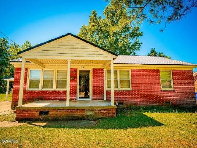 4 Br, 2 bath, Single Family 1105 Sycamore Rd