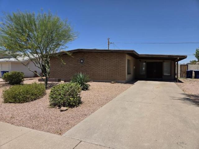 4 Br, 2 bath, Single Family 1110 East Broadmor Drive