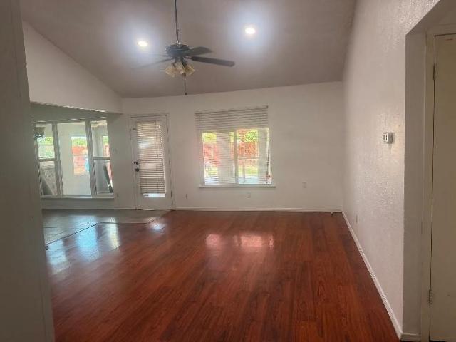 4 Br, 2 bath, Single Family 1112 Park Center Ct