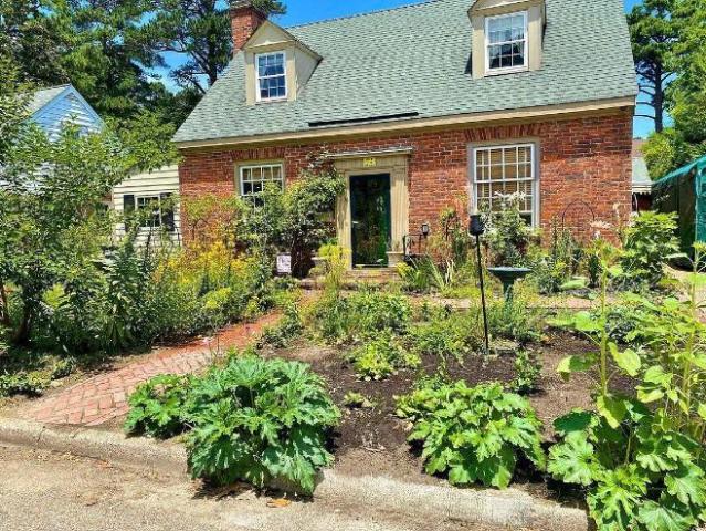 4 Br, 2 bath, Single Family 111 Washington St