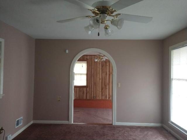 4 Br, 2 bath, Single Family 114 Penelope Ln