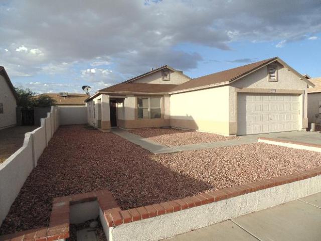 4 Br, 2 bath, Single Family 11792 W Larkspur