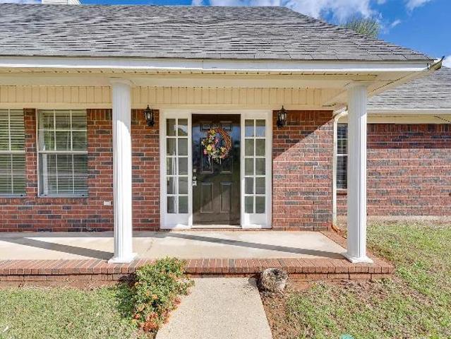 4 Br, 2 bath, Single Family 118 E G Mcmillan Way