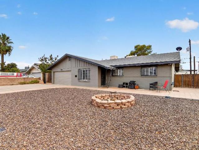 4 Br, 2 bath, Single Family 123 E Erie