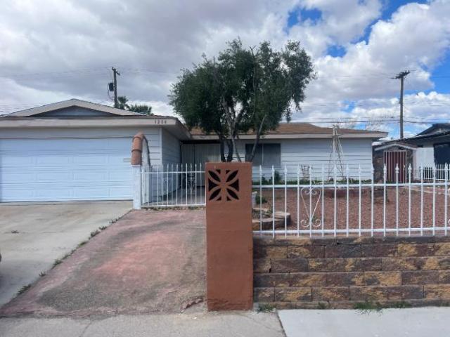 4 Br, 2 bath, Single Family 1208 Montclair St