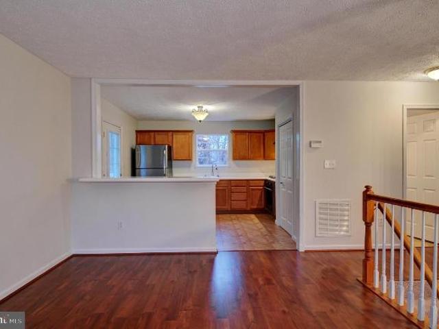 4 Br, 2 bath, Single Family 121 Deer Hill Court