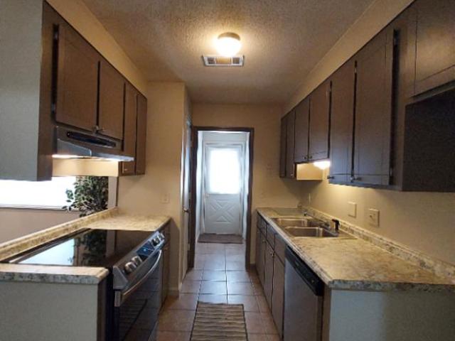 4 Br, 2 bath, Single Family 126 Foxwood Cir
