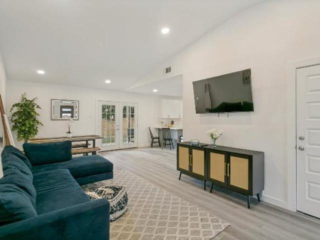 4 Br, 2 bath, Single Family 1273 Palisades Drive