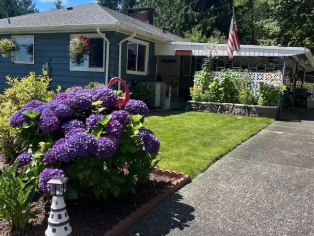 4 Br, 2 bath, Single Family 1300 Crescent Street