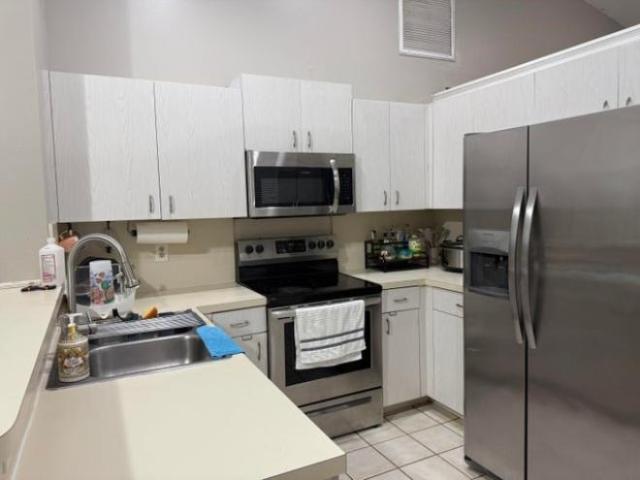 4 Br, 2 bath, Single Family 13025 Meadowbreeze Drive
