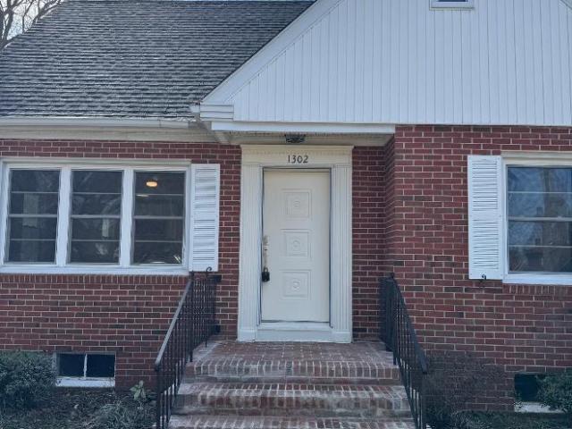 4 Br, 2 bath, Single Family 1302 Hazel St