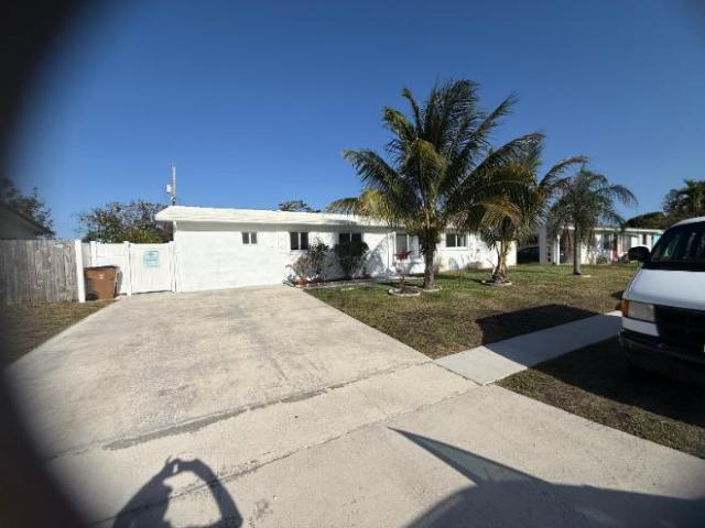 4 Br, 2 bath, Single Family 1308 Se 1 Terr