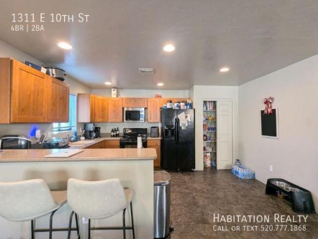 4 Br, 2 bath, Single Family 1311 E 10th St