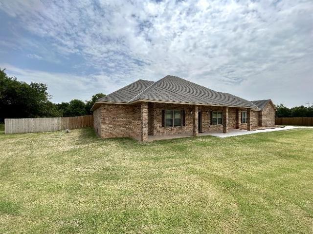 4 Br, 2 bath, Single Family 13132 Northeast Jaguar Lane