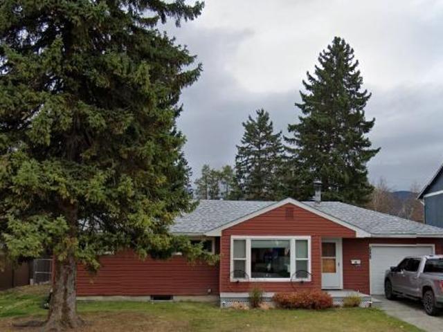 4 Br, 2 bath, Single Family 1316 E 3rd St