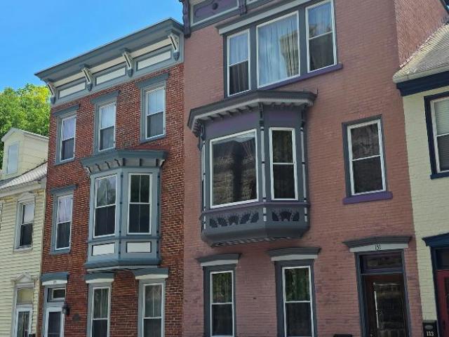 4 Br, 2 bath, Single Family 131 W Broadway