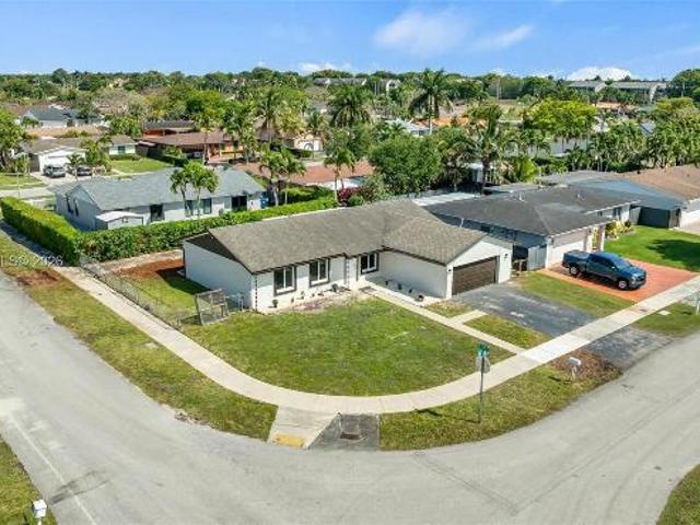 4 Br, 2 bath, Single Family 13231 SW 86th St