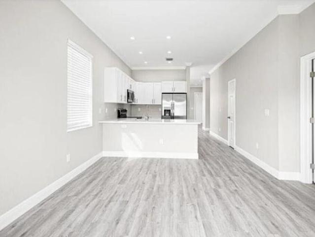 4 Br, 2 bath, Single Family 132 NW 11th Avenue