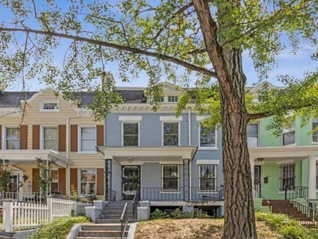 4 Br, 2 bath, Single Family 1358 Parkwood Place NW