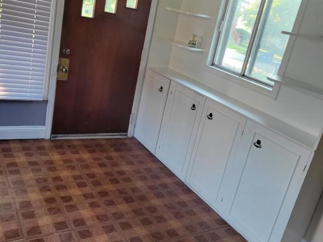 4 Br, 2 bath, Single Family 135 S Elmwood Ave