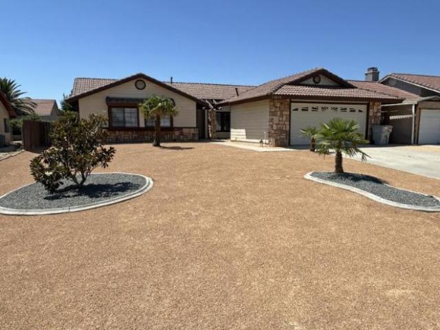 4 Br, 2 bath, Single Family 13635 Elm St