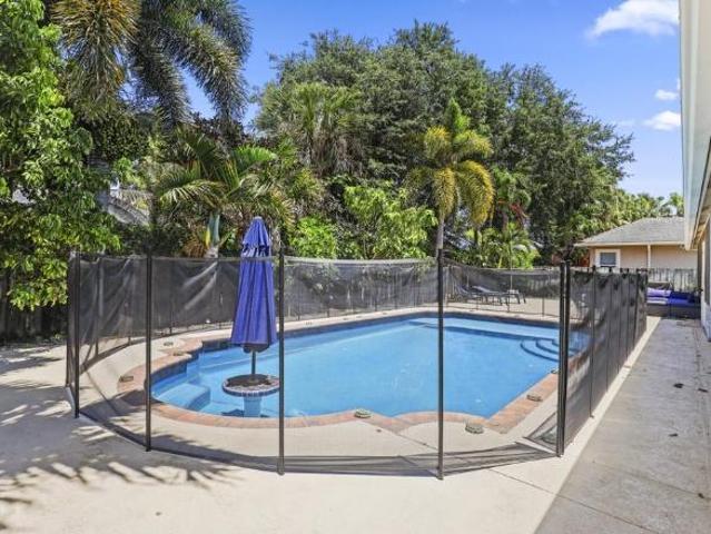 4 Br, 2 bath, Single Family 13885 Sheffield Street