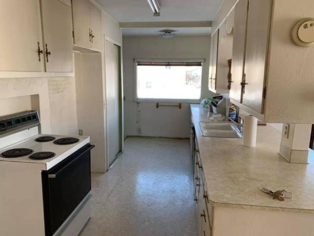 4 Br, 2 bath, Single Family 138 W Laurel Ave
