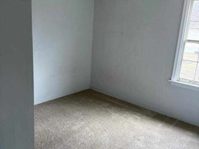 4 Br, 2 bath, Single Family 138 W Laurel Ave