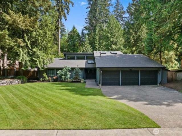4 Br, 2 bath, Single Family 2404 Manorwood Dr